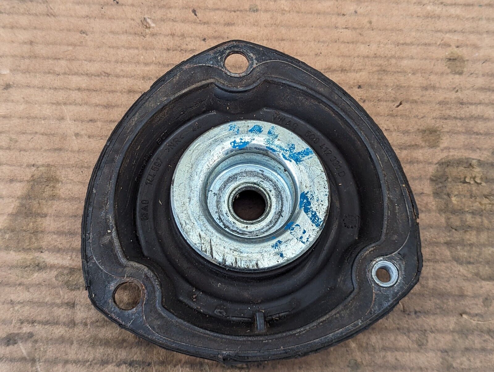 VW GOLF MK7 2012-2020 FRONT SUSPENSION STRUT TOP MOUNT 5Q0412331D GENU