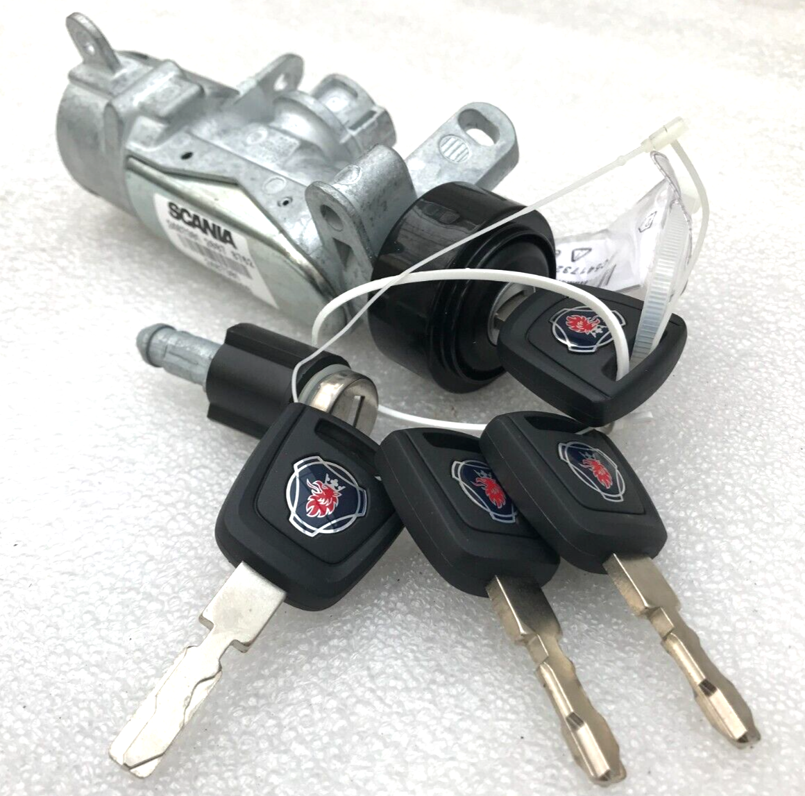 SCANIA P G R T DC *NEW STEERING LOCK SET KEYS IGNITION SWITCH 4x KEY,E