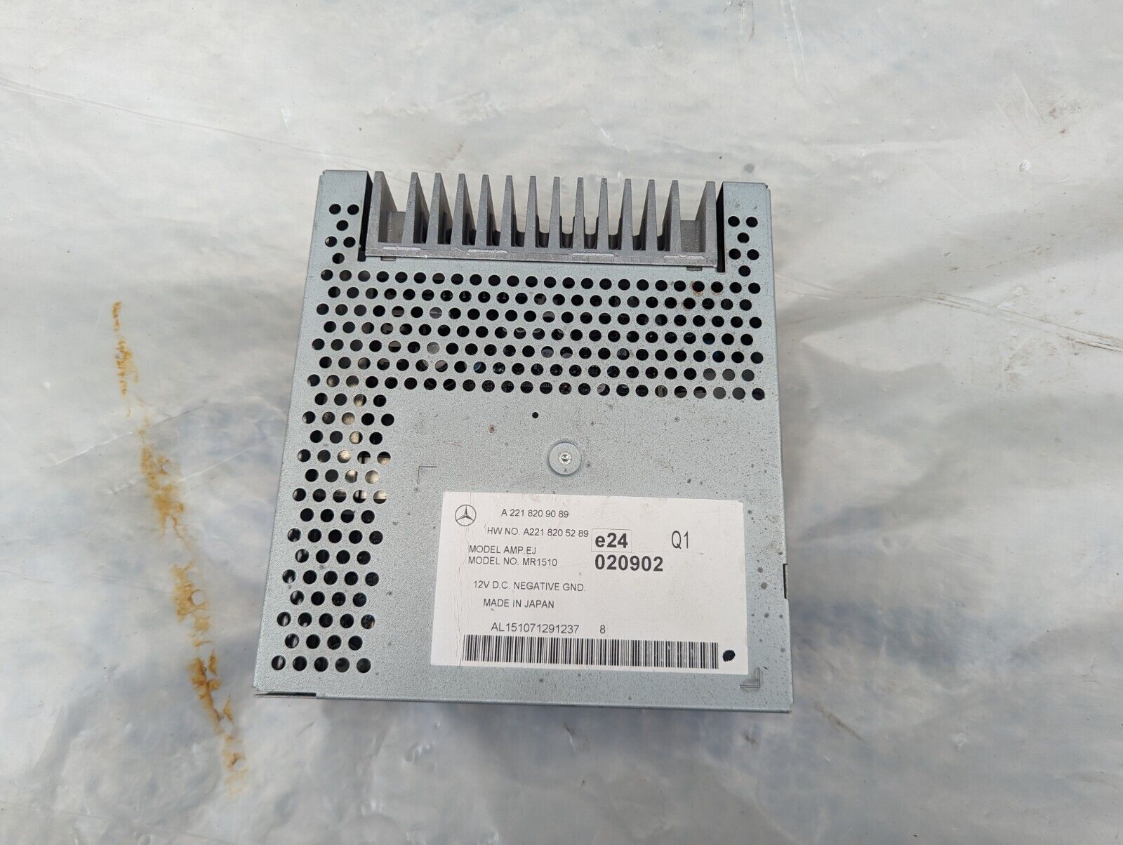 MERCEDES S-CLASS W221 06-13 RADIO ANTENNA AMPLIFIER A2218205289 GENUIN