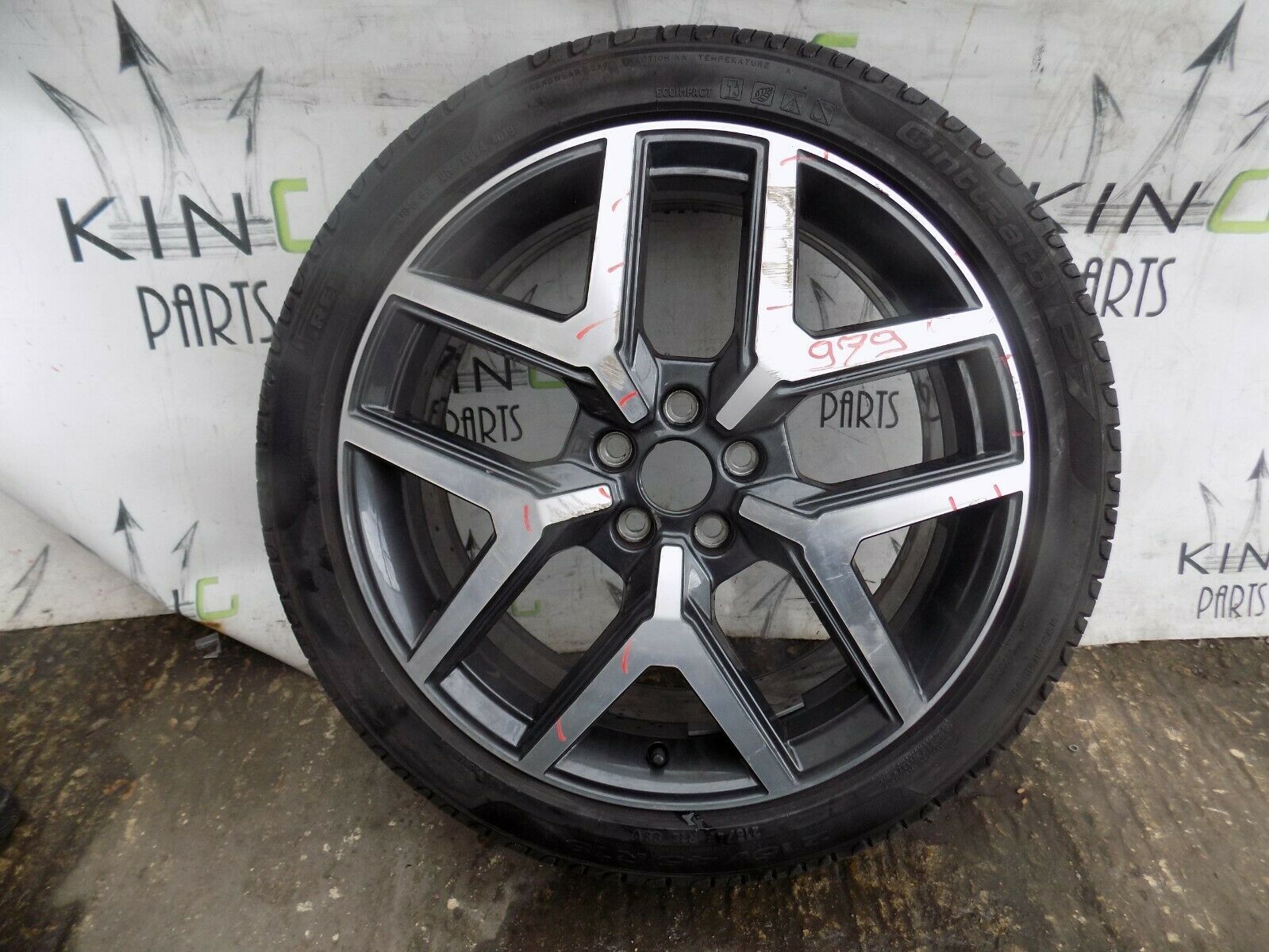 Seat Arona 2017-On 18" Alloy Wheel 7Jx18 ET47+ Tyre 215x45 R18 6F96010