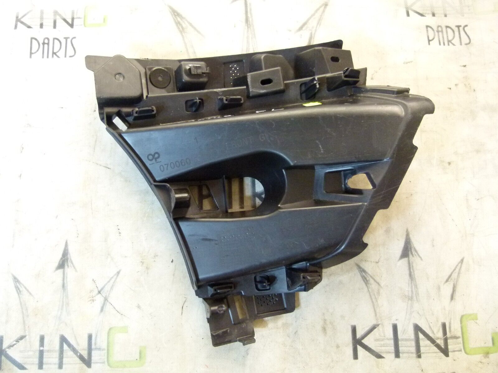RENAULT CAPTUR 2020-ON FRONT LEFT GRILLE HOLDING BRACKET 628113210R #C