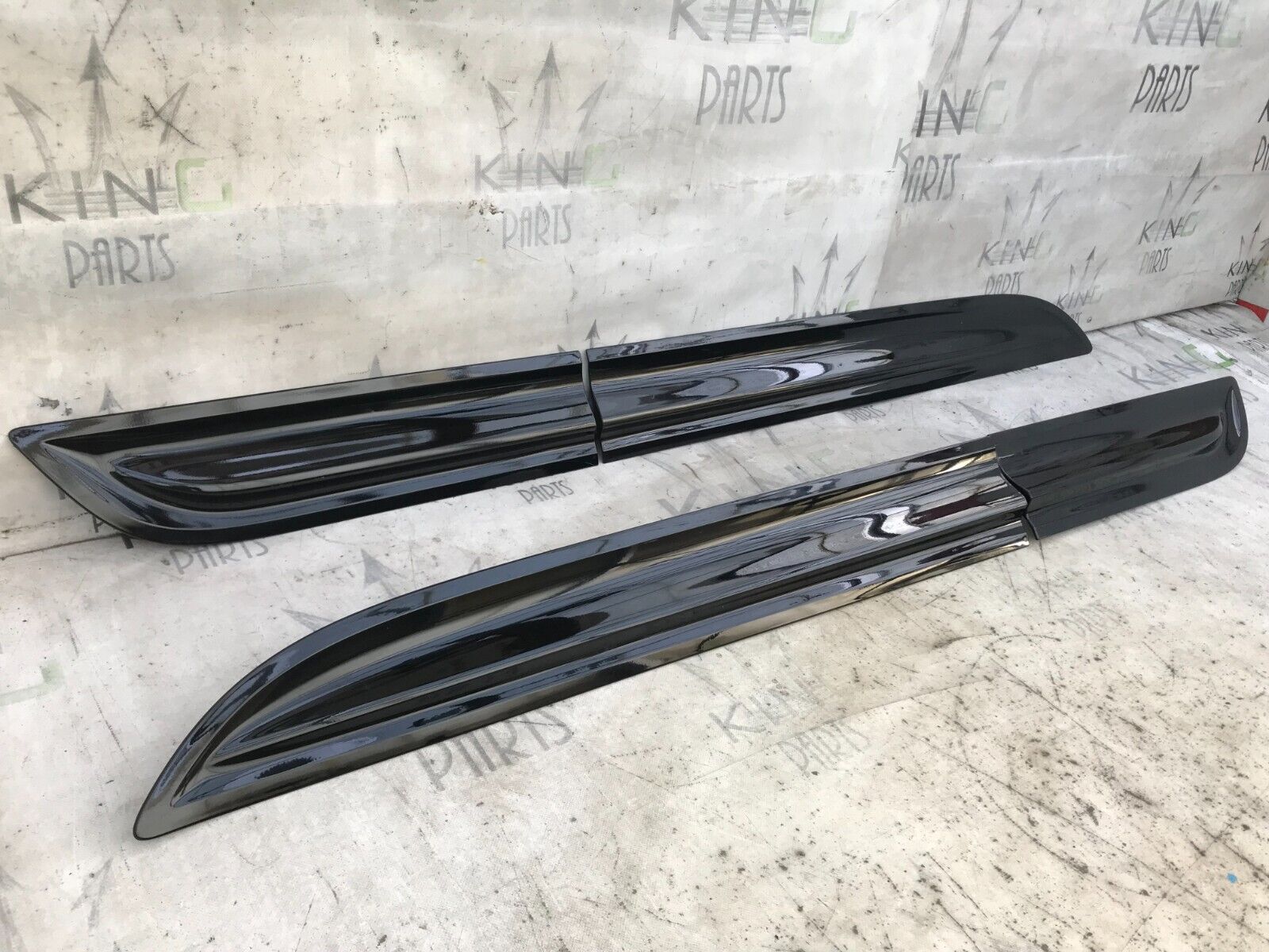 PORSCHE MACAN S T GTS 2022 SET OF DOOR MOULDINGS 4x TRIM PANELS FRONT