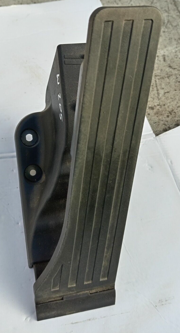 MERCEDES W205 C CLASS DIESEL THROTTLE ACCELERATOR PEDAL A2053000004