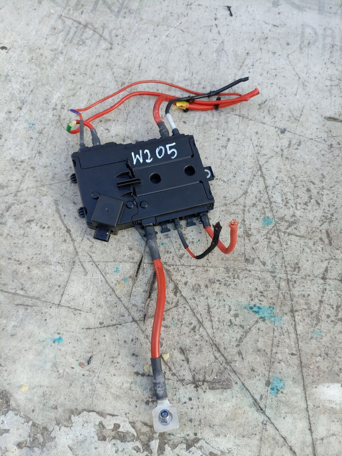 MERCEDES C CLASS W205 14-21 BATTERY FUSE BOX RELAY MODULE A2055402850