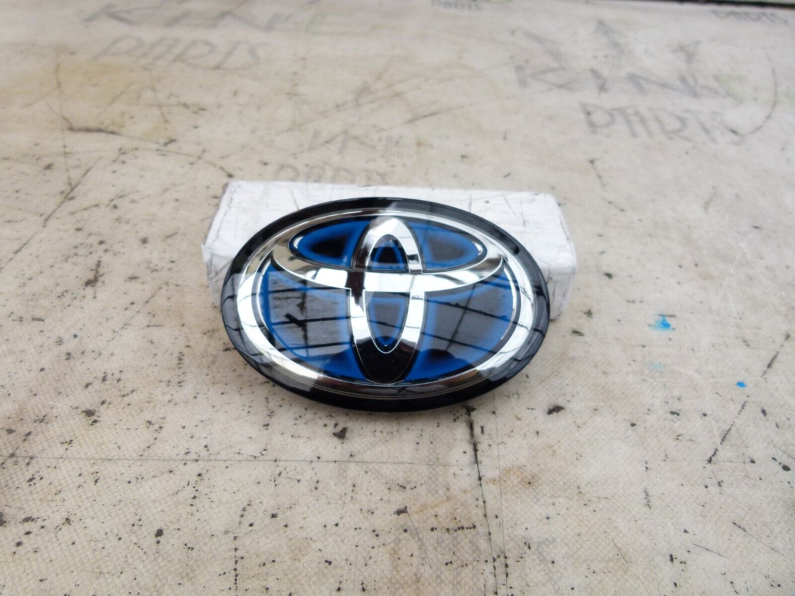 TOYOTA COROLLA 2018-2022 FRONT BUMPER EMBLEM BADGE GENUINE 9097502124