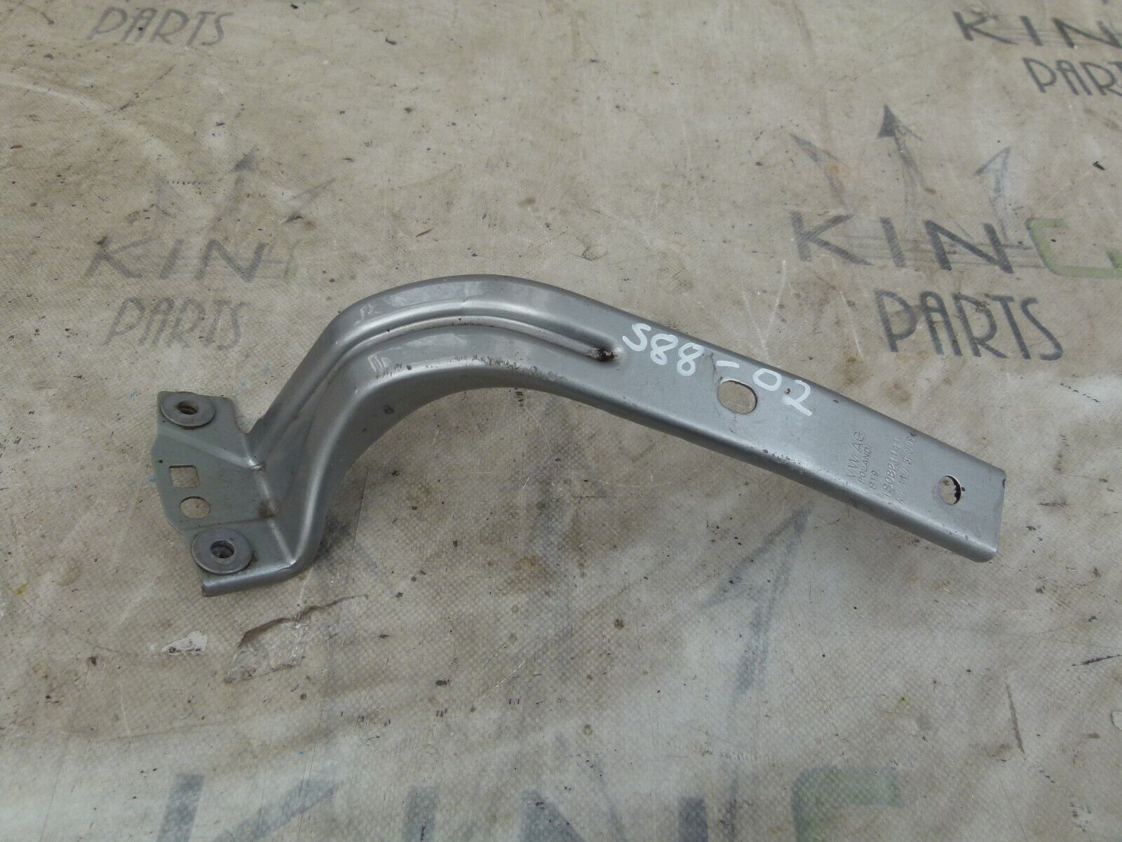 VW UP 2011-2016 FRONT LEFT SIDE WING FENDER BRACKET GENUINE 1S0821141