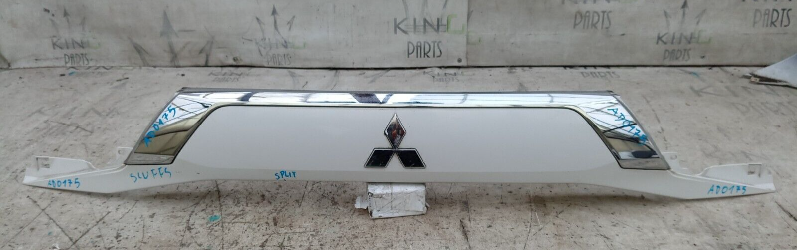 MITSUBISHI OUTLANDER 2014-2019 TAILGATE COVER BOOT LID TRIM 5817A265-0