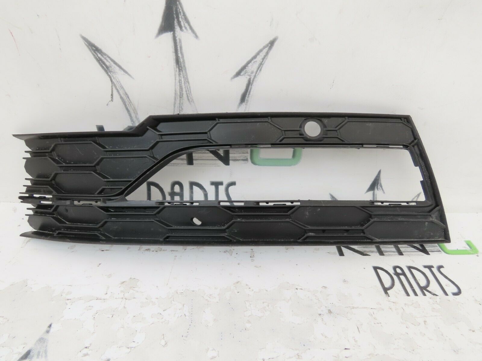 SKODA OCTAVIA 2020-ON FRONT BUMPER LEFT FOG LIGHT GRILL SURROUND PDC H