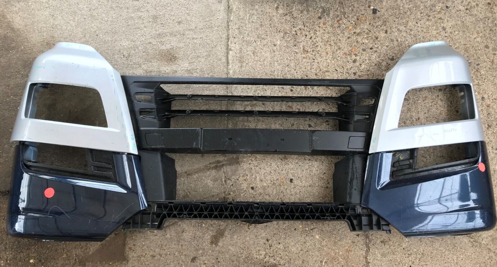 MAN TGX TGS 2015-2020 GENUINE FRONT BUMPER LEFT & RIGHT BRACKET CORNER