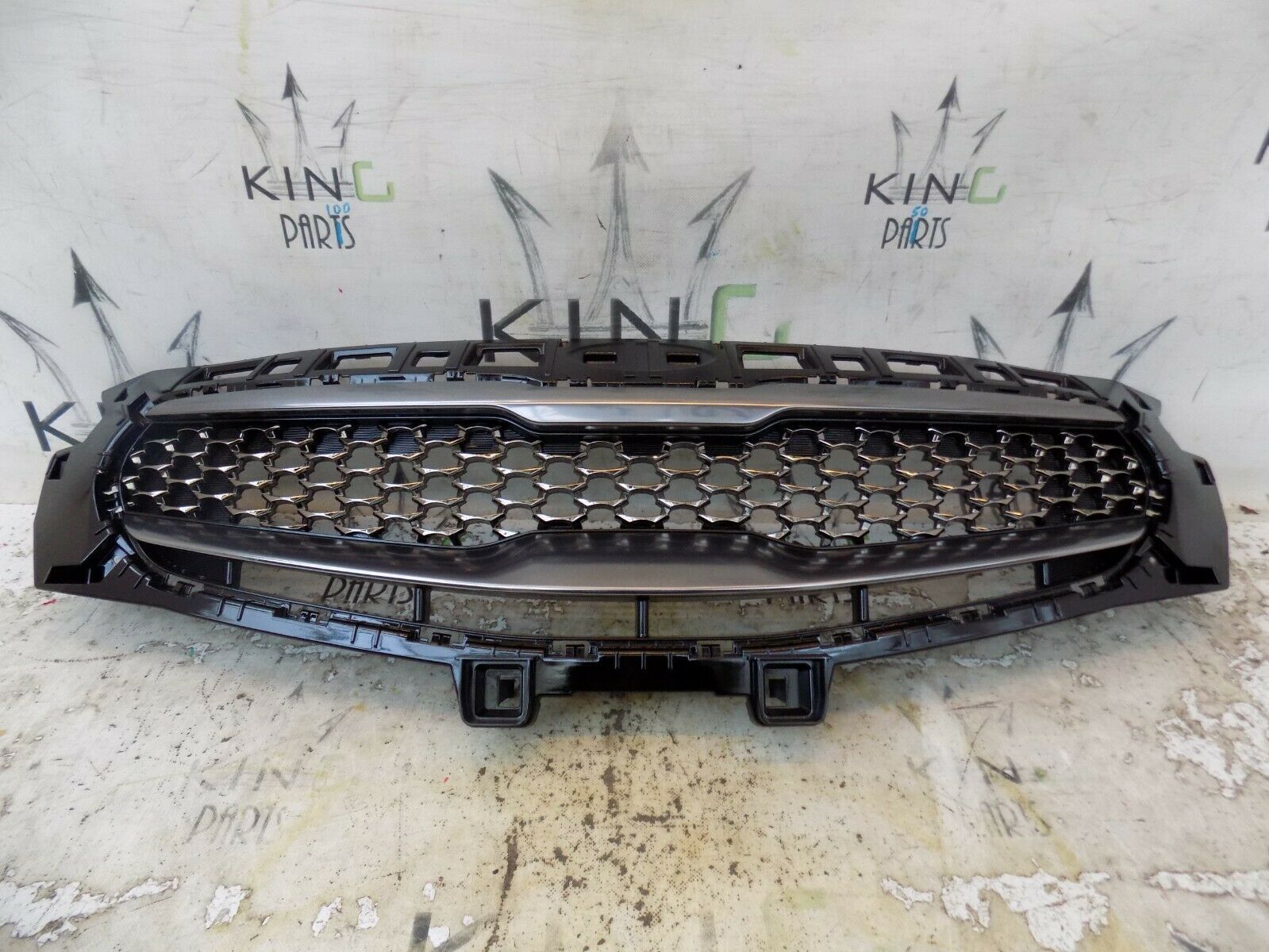 KIA XCEED 2019 ONWARDS FRONT BUMPER GRILL RADIATOR COVER GENUINE 86351