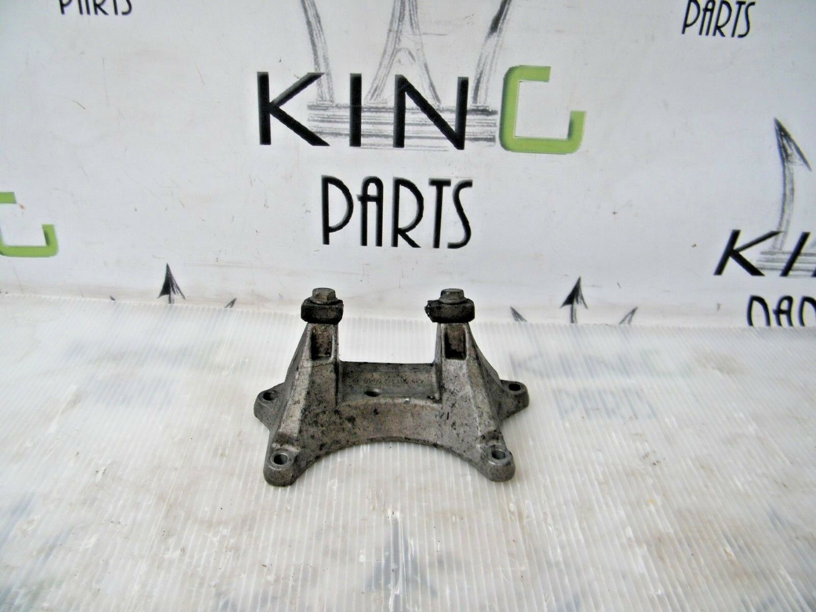 MB E CLASS W211 W212 C CLASS W204 2002-16 AUTO GEARBOX MOUNT BRACKET A