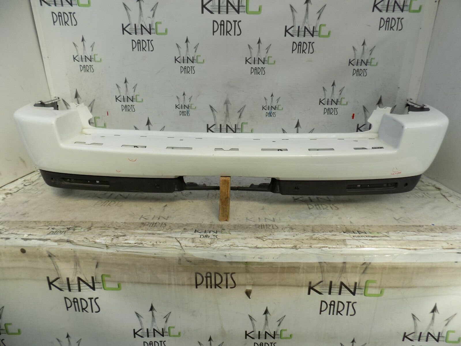 RANGE ROVER SPORT L320 FACELIFT 2009 2010 2011 WHITE REAR BUMPER GENUI