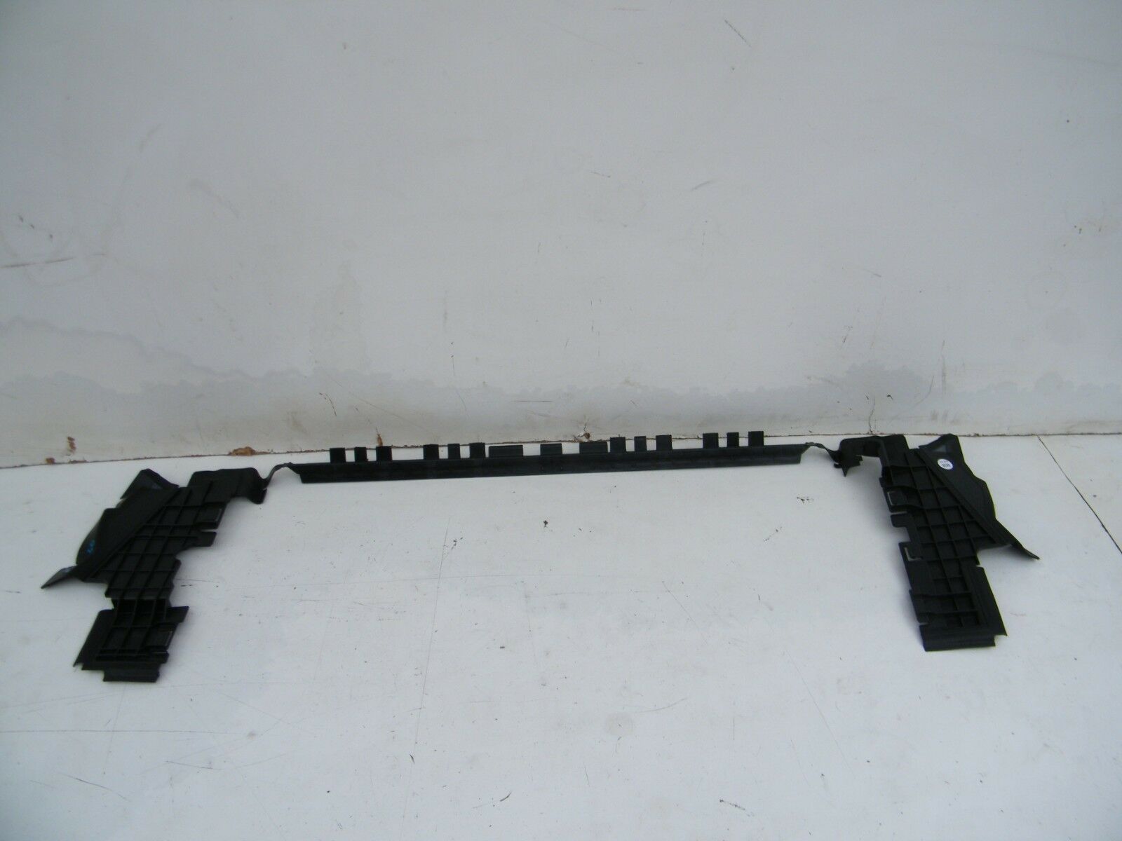 MERCEDES BENZ E CLASS A207 C207 2009-2017 Air Duct A2075052530 (B03-40